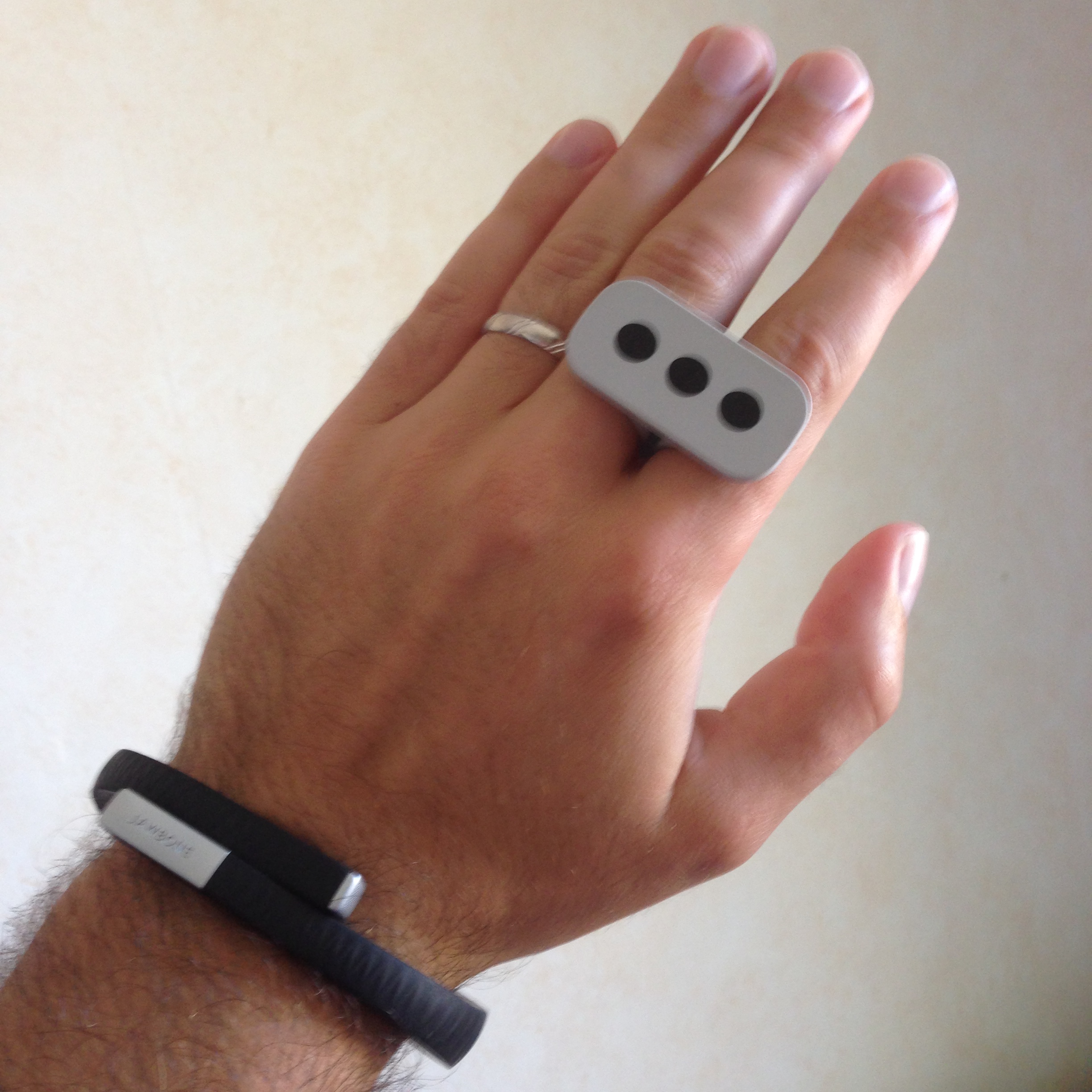 Un iAnneau pour les musiciens, profs, élèves : iRing par IK Miltumedia ...